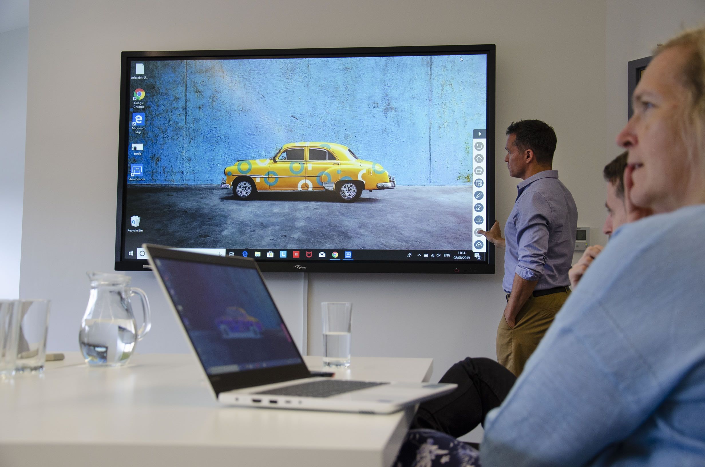 Optoma: DLP projectors, LED displays, IFPDs, projector screens